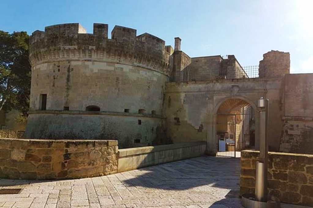 Acaya e il suo integro borgo fortificato rinascimentale