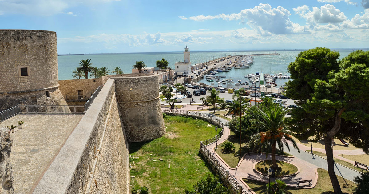 Manfredonia: il castello, la cattedrale, il litorale e l'Oasi Lago Salso