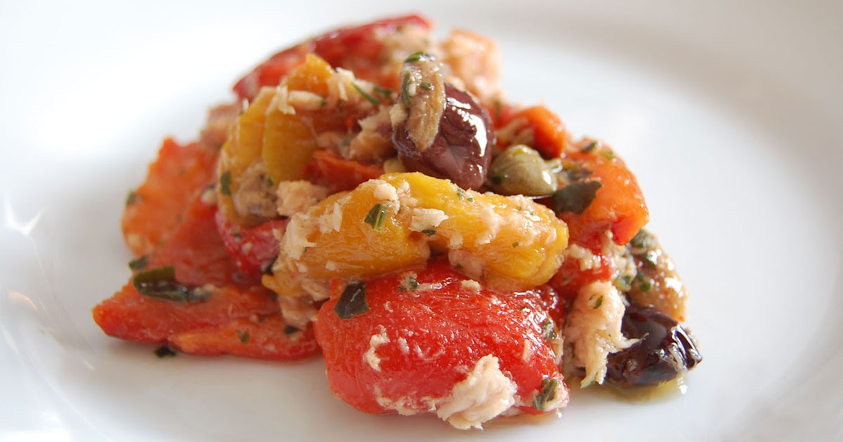 Insalata di peperoni e tonno: piatto semplice della tradizione pugliese