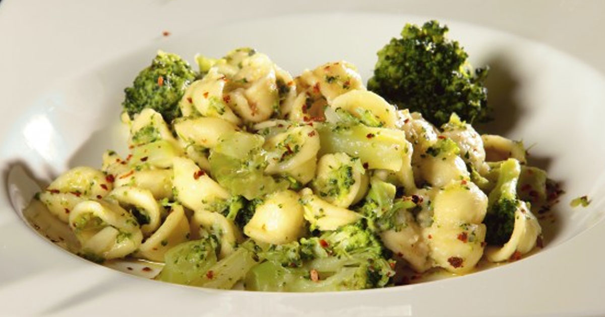 Pasta e cavoli, il sapore green della Puglia che vi stupirà