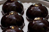 Sospiri al cioccolato, l’alternativa golosa al classico dolce di Bisceglie