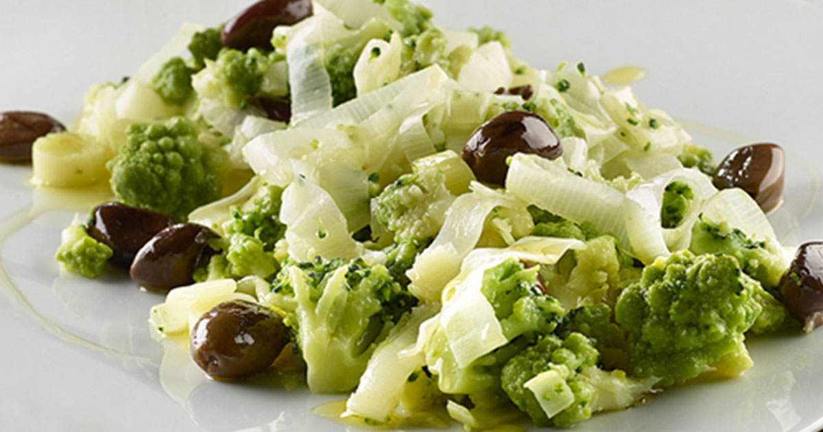 Broccoli alle olive nere, sfizioso e genuino contorno pugliese