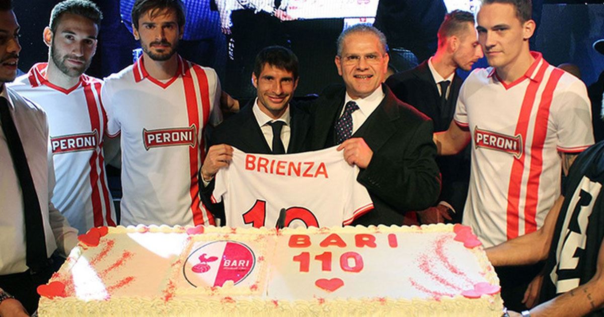 Bari, la squadra festeggia i 110 anni con una maglia celebrativa