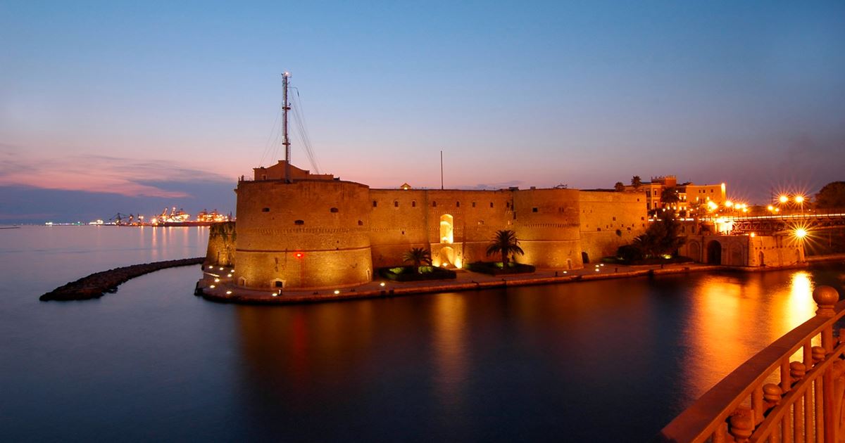 Taranto: l'isola, il borgo antico il castello aragonese e la città nuova