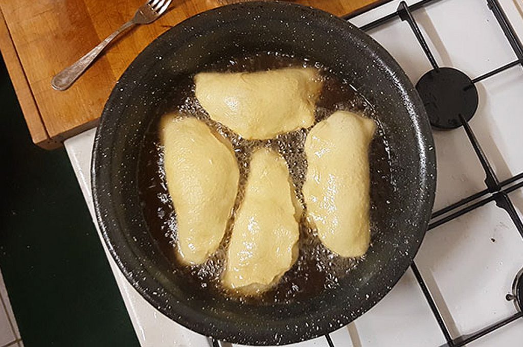 Calzone di Cipolla alla Barese (Ingredienti e Ricetta originale Pugliese)