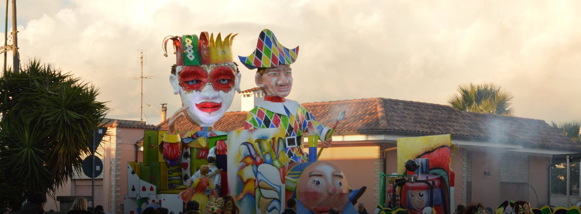 Carnevale di Melissano, la sfida dei carri allegorici tra i Rioni della ...