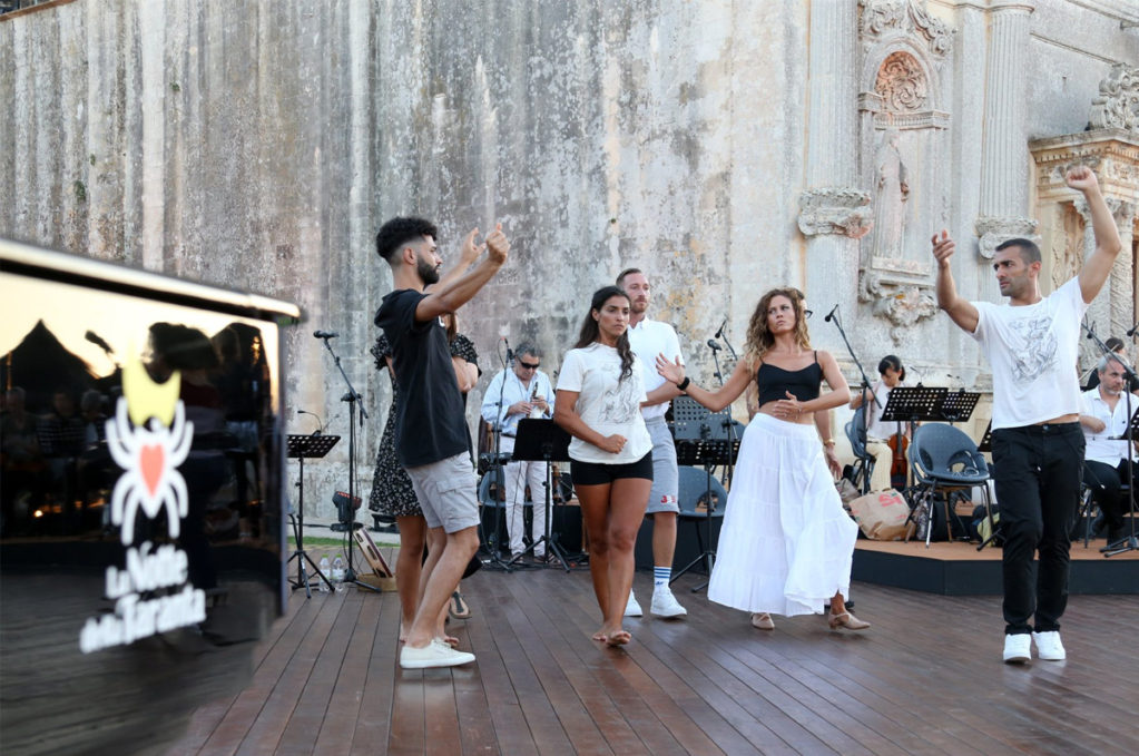 Pizzica salentina, il ritmo pugliese e le sue leggende - Puglia.com