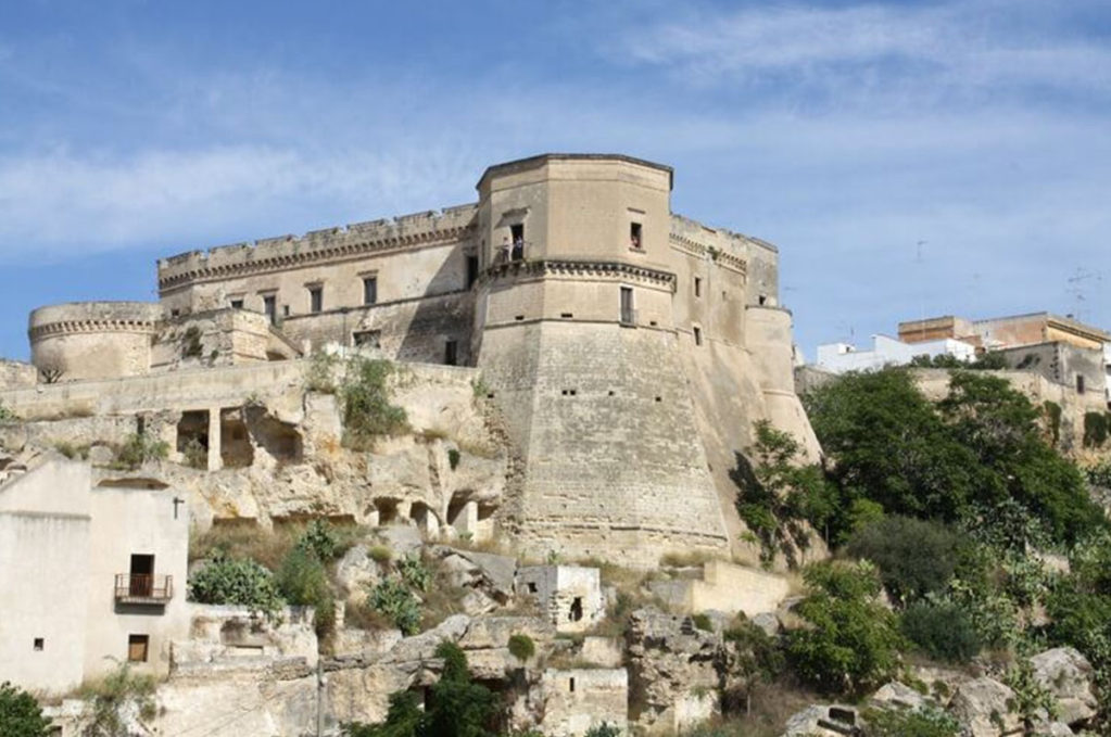 Castello di Massafra, fortezza a strapiombo sulla Gravina - Puglia.com