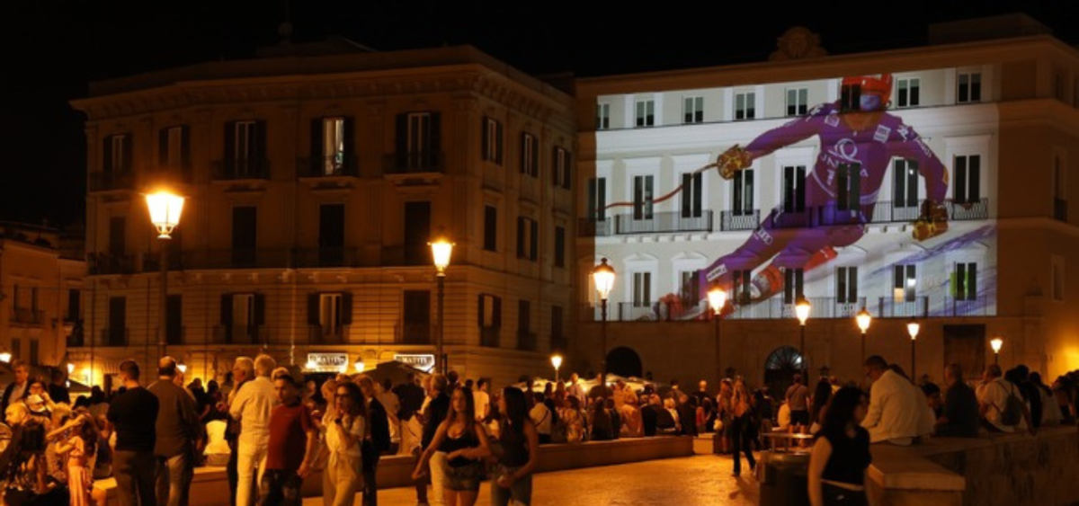 Bari celebra Donne della Repubblica: foto ANSA su Palazzo Starita